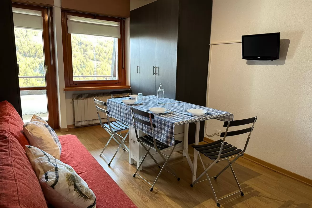 Red Apartment - Hostdomus